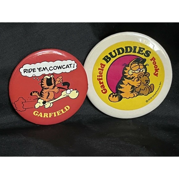 Unbranded | Accessories | 2 Vintage Garfield Buttons Garfield Pooky ...